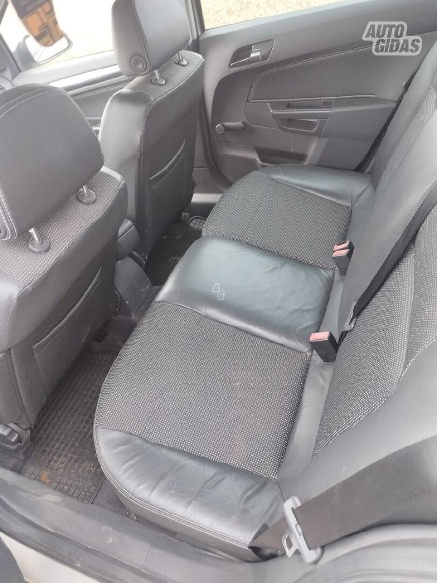 Opel Astra 2005 in Mazeikiai, with an engine capacity of 1.90 L and mileage of 0 thousand km for 650 €, photo 6 on AUTOMOTO.COM.LV
