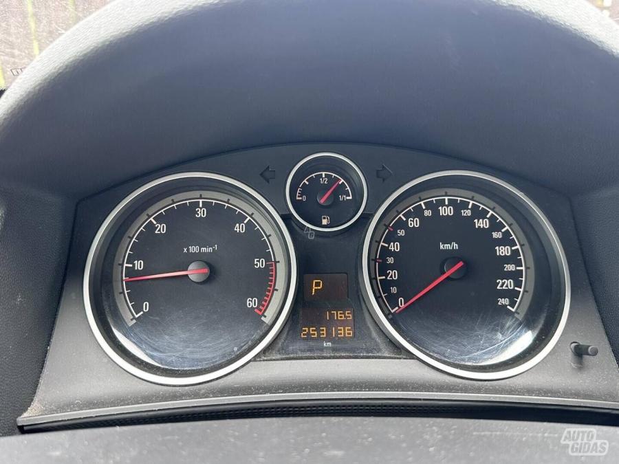 Opel Astra 2005 in Vilnius, with an engine capacity of 1.90 L and mileage of 253 thousand km for 1950 €, photo 5 on AUTOMOTO.COM.LV