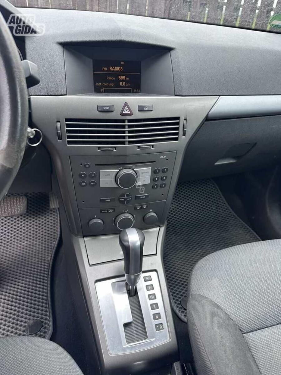 Opel Astra 2005 in Vilnius, with an engine capacity of 1.90 L and mileage of 253 thousand km for 1950 €, photo 10 on AUTOMOTO.COM.LV