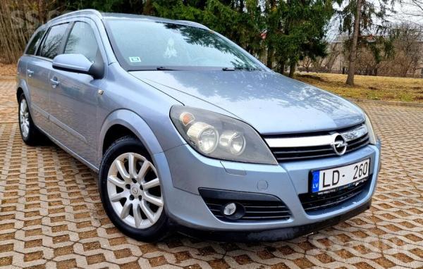Opel Astra 2006 in Cesis, with an engine capacity of 1.90 L and mileage of 381 thousand km for 1400 €, photo 1 on AUTOMOTO.COM.LV