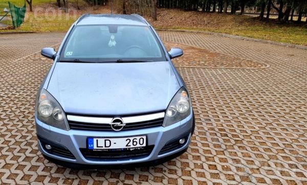 Opel Astra 2006 in Cesis, with an engine capacity of 1.90 L and mileage of 381 thousand km for 1400 €, photo 2 on AUTOMOTO.COM.LV