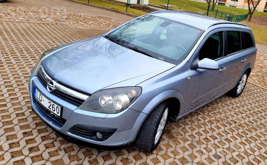 Opel Astra 2006 in Cesis, with an engine capacity of 1.90 L and mileage of 381 thousand km for 1400 €, photo 3 on AUTOMOTO.COM.LV