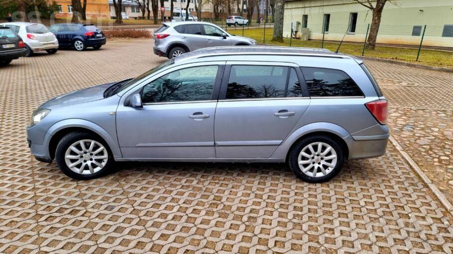 Opel Astra 2006 in Cesis, with an engine capacity of 1.90 L and mileage of 381 thousand km for 1400 €, photo 4 on AUTOMOTO.COM.LV