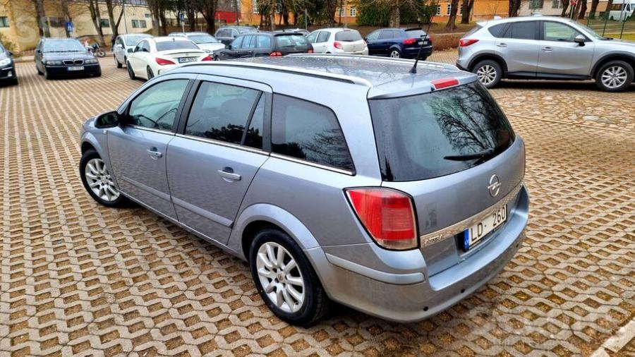 Opel Astra 2006 in Cesis, with an engine capacity of 1.90 L and mileage of 381 thousand km for 1400 €, photo 5 on AUTOMOTO.COM.LV