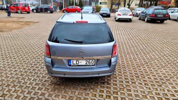 Opel Astra 2006 in Cesis, with an engine capacity of 1.90 L and mileage of 381 thousand km for 1400 €, photo 6 on AUTOMOTO.COM.LV