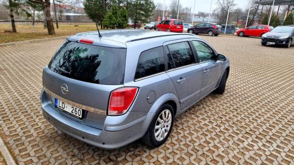 Opel Astra 2006 in Cesis, with an engine capacity of 1.90 L and mileage of 381 thousand km for 1400 €, photo 8 on AUTOMOTO.COM.LV