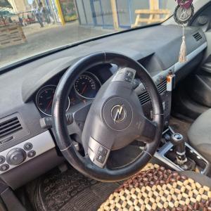 Opel Astra 2006 Rīga, ar dzinēja tilpumu 1.70 L un nobraukumu 336 tūkst. km par 950 €, foto 6 vietnē AUTOMOTO.COM.LV