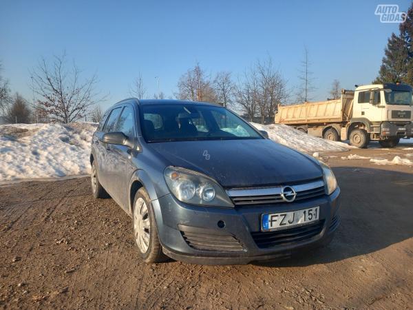 Opel Astra 2006 in Siauliai, with an engine capacity of 1.90 L and mileage of 300 thousand km for 499 €, photo 3 on AUTOMOTO.COM.LV