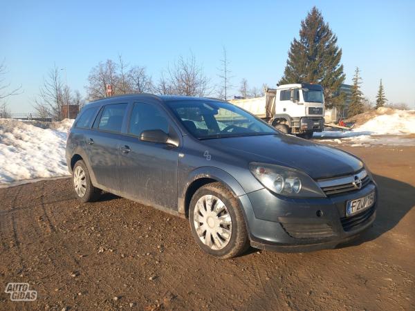 Opel Astra 2006 in Siauliai, with an engine capacity of 1.90 L and mileage of 300 thousand km for 499 €, photo 4 on AUTOMOTO.COM.LV