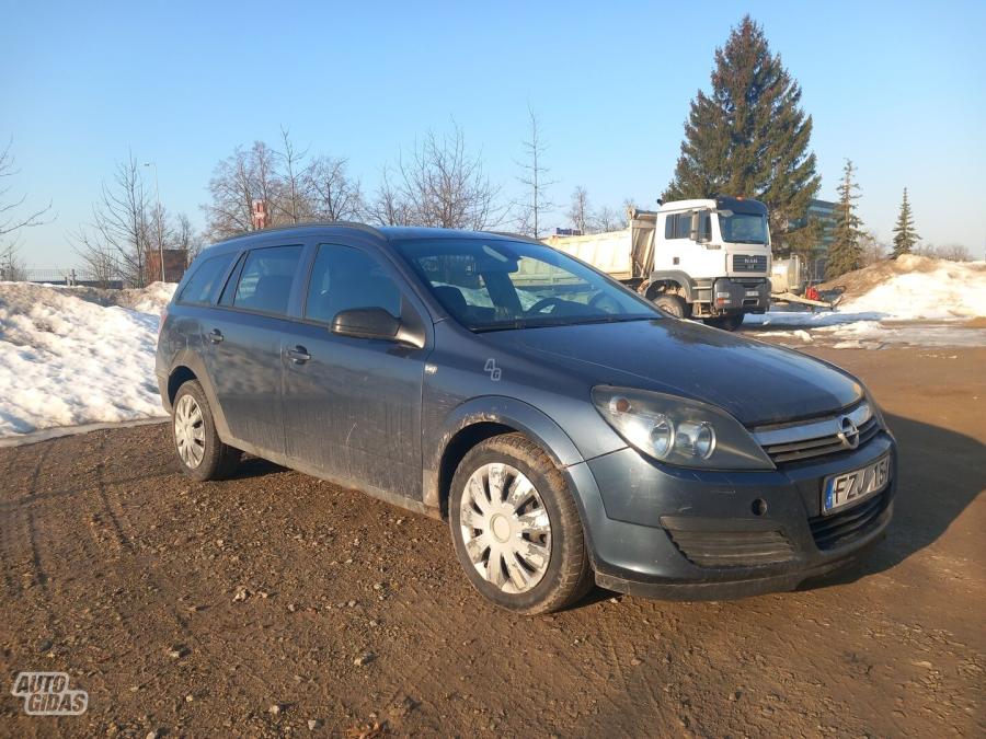 Opel Astra 2006 in Siauliai, with an engine capacity of 1.90 L and mileage of 300 thousand km for 499 €, photo 4 on AUTOMOTO.COM.LV