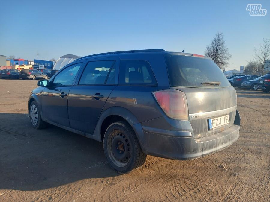 Opel Astra 2006 in Siauliai, with an engine capacity of 1.90 L and mileage of 300 thousand km for 499 €, photo 6 on AUTOMOTO.COM.LV