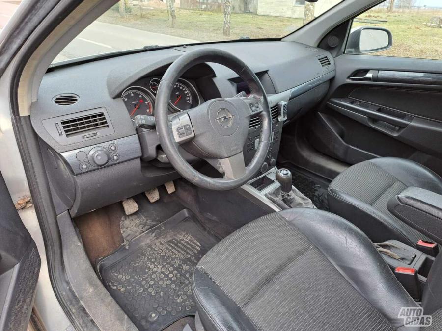 Opel Astra 2006 Telšiai, ar dzinēja tilpumu 1.90 L un nobraukumu 330 tūkst. km par 800 €, foto 5 vietnē AUTOMOTO.COM.LV