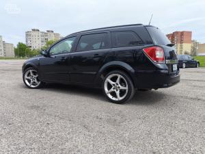 Opel Astra 2006 in Kaunas, with an engine capacity of 1.90 L and mileage of 390 thousand km for 1400 €, photo 3 on AUTOMOTO.COM.LV