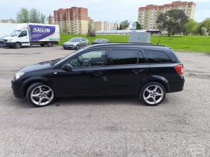 Opel Astra 2006 in Kaunas, with an engine capacity of 1.90 L and mileage of 390 thousand km for 1400 €, photo 4 on AUTOMOTO.COM.LV