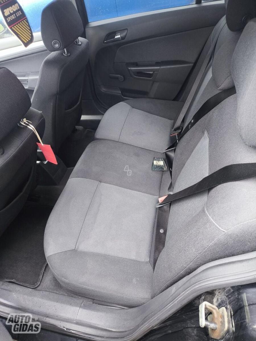 Opel Astra 2006 in Kaunas, with an engine capacity of 1.90 L and mileage of 390 thousand km for 1400 €, photo 22 on AUTOMOTO.COM.LV
