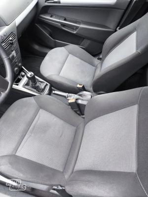 Opel Astra 2006 in Kaunas, with an engine capacity of 1.90 L and mileage of 390 thousand km for 1400 €, photo 24 on AUTOMOTO.COM.LV