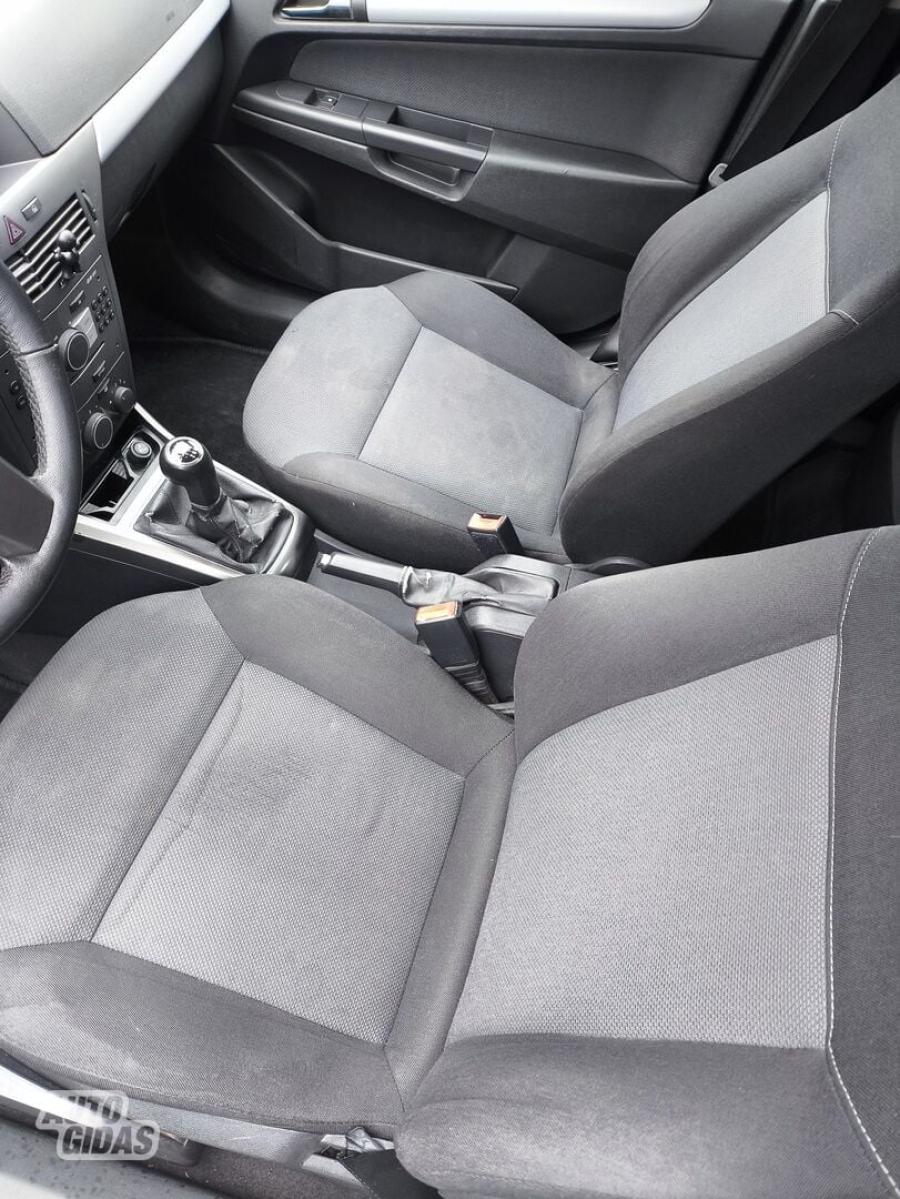 Opel Astra 2006 in Kaunas, with an engine capacity of 1.90 L and mileage of 390 thousand km for 1400 €, photo 24 on AUTOMOTO.COM.LV