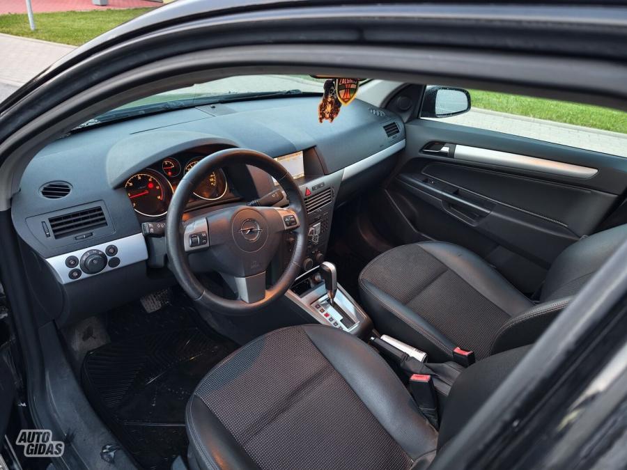 Opel Astra 2006 in Kaunas, with an engine capacity of 1.90 L and mileage of 240 thousand km for 1598 €, photo 6 on AUTOMOTO.COM.LV