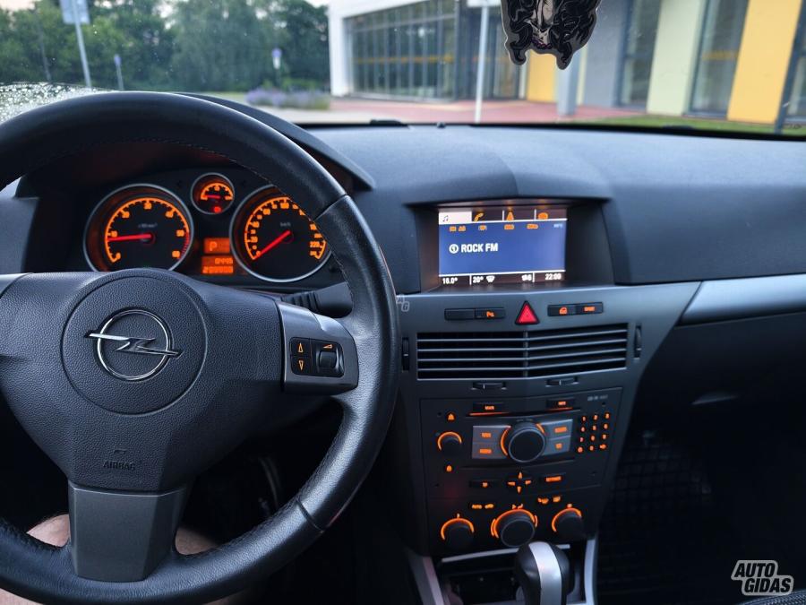 Opel Astra 2006 in Kaunas, with an engine capacity of 1.90 L and mileage of 240 thousand km for 1598 €, photo 8 on AUTOMOTO.COM.LV
