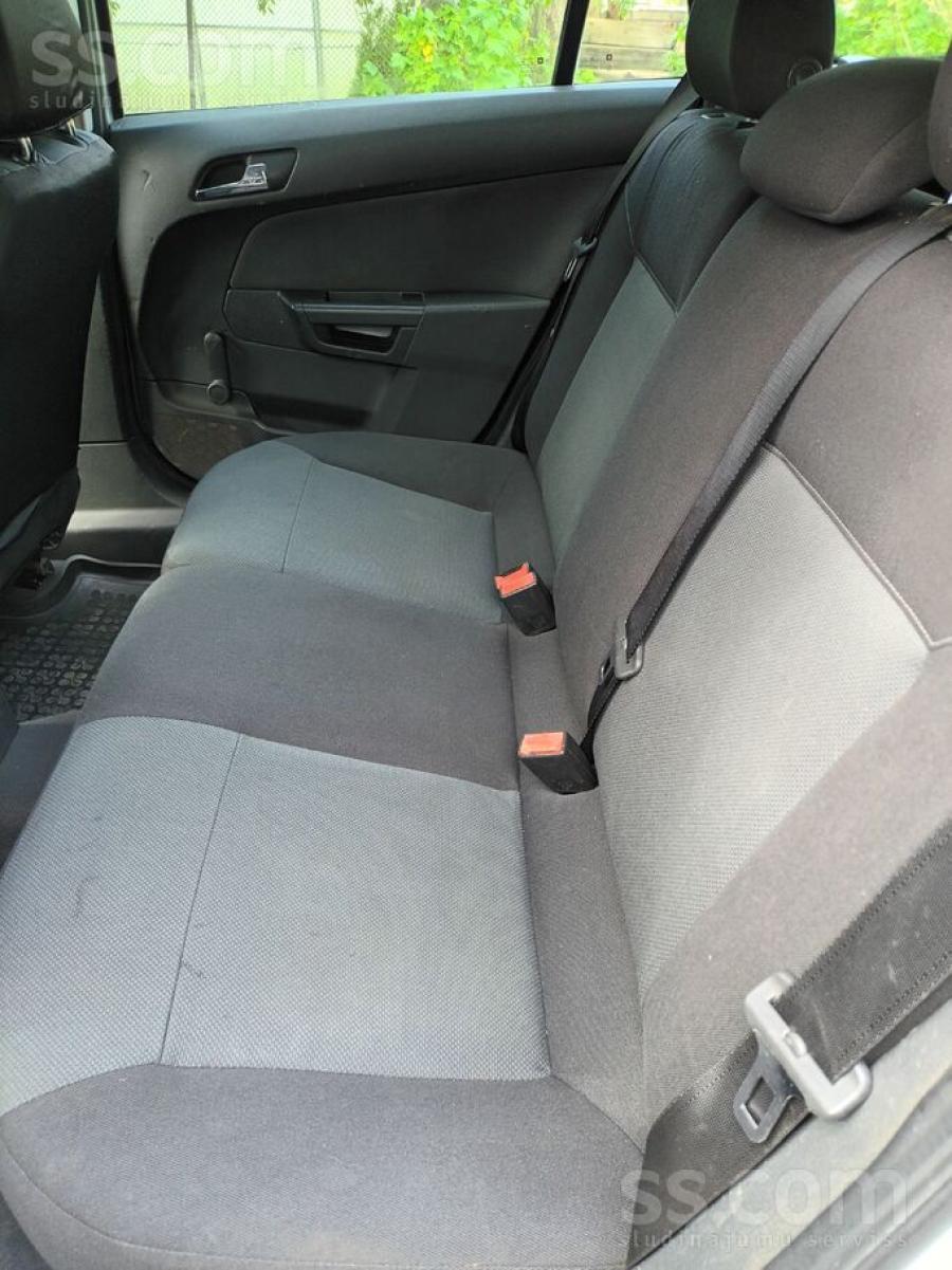 Opel Astra 2006 Cēsis, ar dzinēja tilpumu 1.90 L un nobraukumu 446 tūkst. km par 1300 €, foto 3 vietnē AUTOMOTO.COM.LV