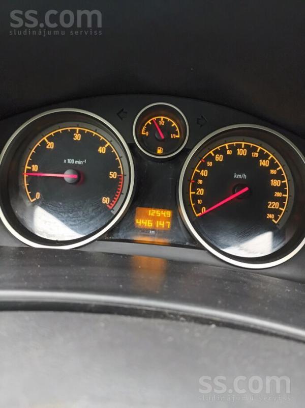 Opel Astra 2006 in Cesis, with an engine capacity of 1.90 L and mileage of 446 thousand km for 1300 €, photo 8 on AUTOMOTO.COM.LV