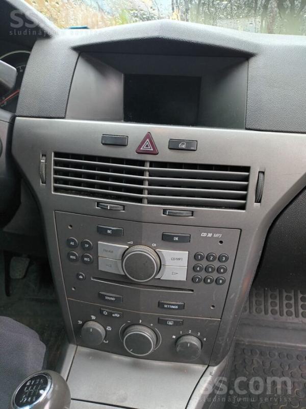 Opel Astra 2006 in Cesis, with an engine capacity of 1.90 L and mileage of 446 thousand km for 1300 €, photo 9 on AUTOMOTO.COM.LV
