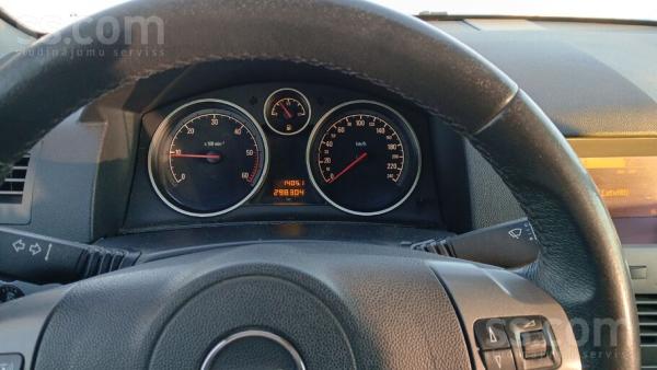 Opel Astra 2006 in Valka, with an engine capacity of 1.90 L and mileage of 299 thousand km for 950 €, photo 5 on AUTOMOTO.COM.LV