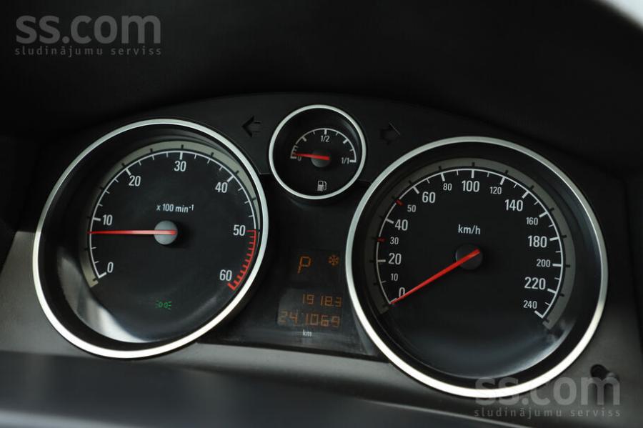 Opel Astra 2006 in Tukums, with an engine capacity of 1.90 L and mileage of 241 thousand km for 1550 €, photo 16 on AUTOMOTO.COM.LV