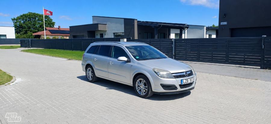 Opel Astra 2006 in Mazeikiai, with an engine capacity of 1.90 L and mileage of 269 thousand km for 1470 €, photo 3 on AUTOMOTO.COM.LV