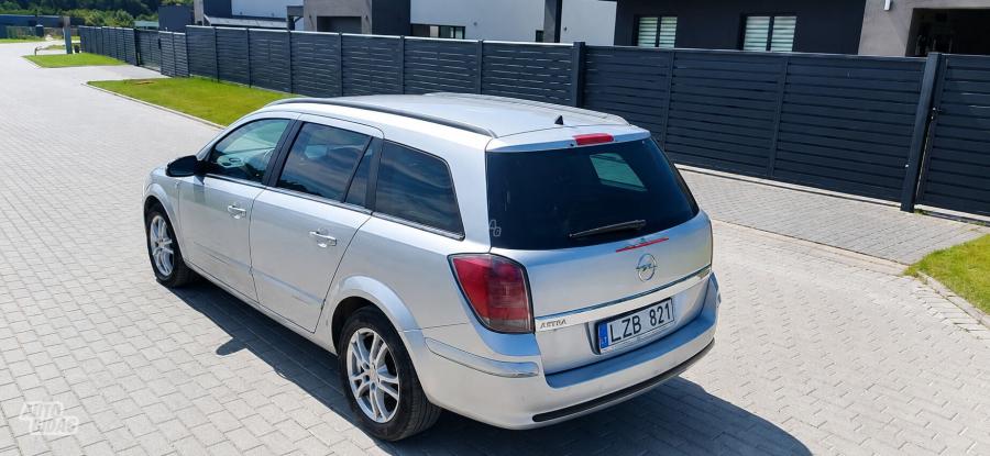 Opel Astra 2006 in Mazeikiai, with an engine capacity of 1.90 L and mileage of 269 thousand km for 1470 €, photo 4 on AUTOMOTO.COM.LV