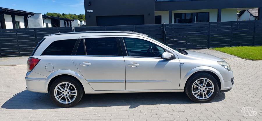 Opel Astra 2006 in Mazeikiai, with an engine capacity of 1.90 L and mileage of 269 thousand km for 1470 €, photo 6 on AUTOMOTO.COM.LV