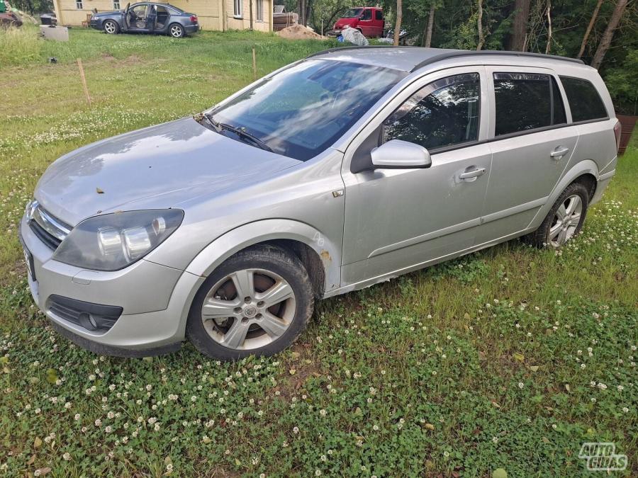 Opel Astra 2006 in Vilnius, with an engine capacity of 1.90 L and mileage of 300 thousand km for 850 €, photo 4 on AUTOMOTO.COM.LV