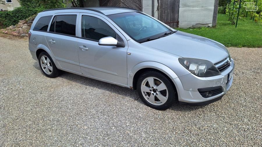 Opel Astra 2006 in Birzai, with an engine capacity of 1.90 L and mileage of 390 thousand km for 800 €, photo 4 on AUTOMOTO.COM.LV