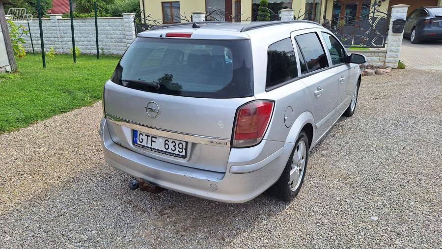 Opel Astra 2006 in Birzai, with an engine capacity of 1.90 L and mileage of 390 thousand km for 800 €, photo 5 on AUTOMOTO.COM.LV