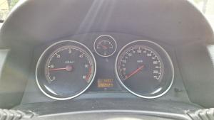 Opel Astra 2006 in Birzai, with an engine capacity of 1.90 L and mileage of 390 thousand km for 800 €, photo 7 on AUTOMOTO.COM.LV