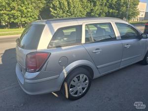 Opel Astra 2006 in Siauliai, with an engine capacity of 1.90 L and mileage of 363 thousand km for 650 €, photo 4 on AUTOMOTO.COM.LV