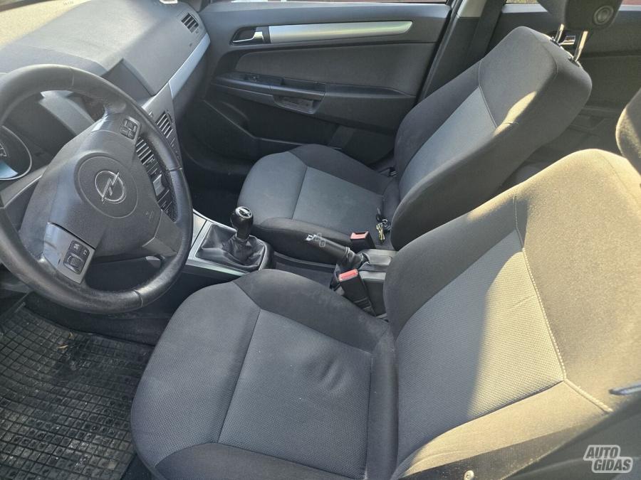 Opel Astra 2006 in Siauliai, with an engine capacity of 1.90 L and mileage of 363 thousand km for 650 €, photo 8 on AUTOMOTO.COM.LV