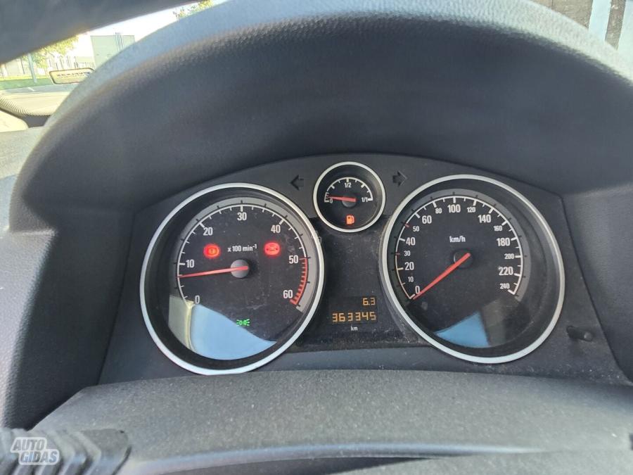 Opel Astra 2006 in Siauliai, with an engine capacity of 1.90 L and mileage of 363 thousand km for 650 €, photo 9 on AUTOMOTO.COM.LV