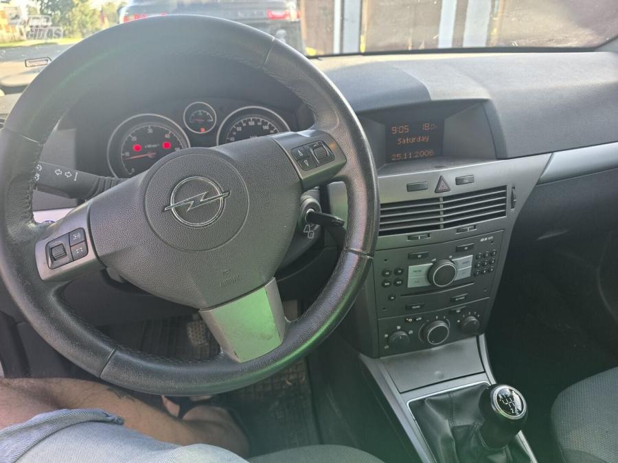 Opel Astra 2006 in Siauliai, with an engine capacity of 1.90 L and mileage of 363 thousand km for 650 €, photo 10 on AUTOMOTO.COM.LV