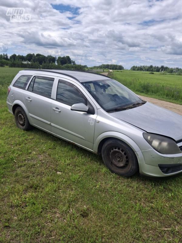 Opel Astra 2007 in Panevezys, with an engine capacity of 1.90 L and mileage of 300 thousand km for 250 €, photo 3 on AUTOMOTO.COM.LV