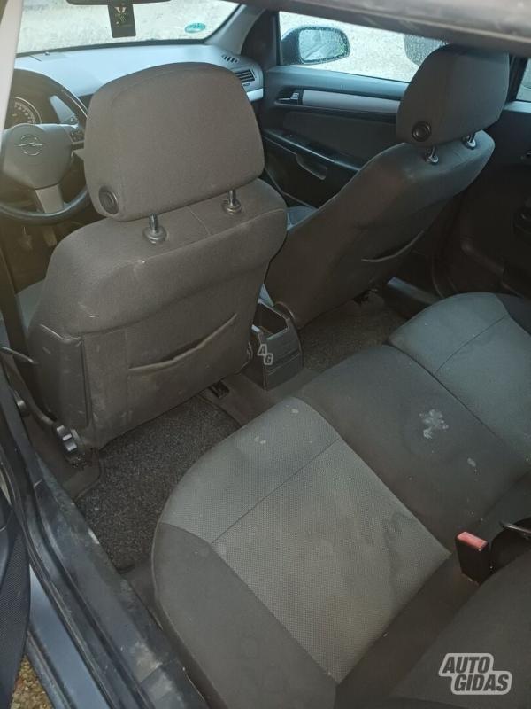 Opel Astra 2007 in Panevezys, with an engine capacity of 1.90 L and mileage of 320 thousand km for 1000 €, photo 3 on AUTOMOTO.COM.LV