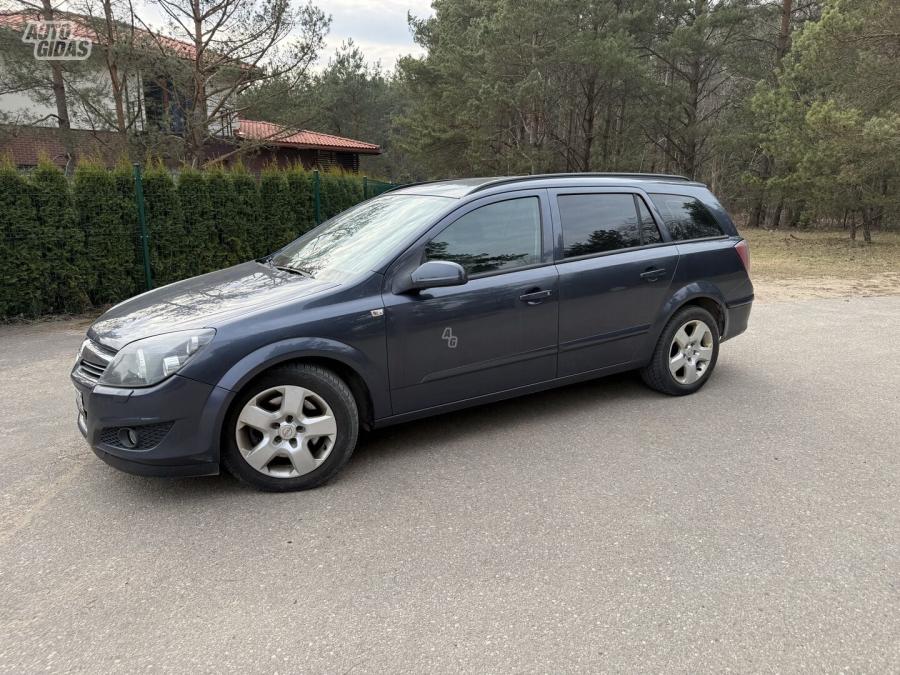 Opel Astra 2008 in Vilnius, with an engine capacity of 1.70 L and mileage of 351 thousand km for 1000 €, photo 1 on AUTOMOTO.COM.LV