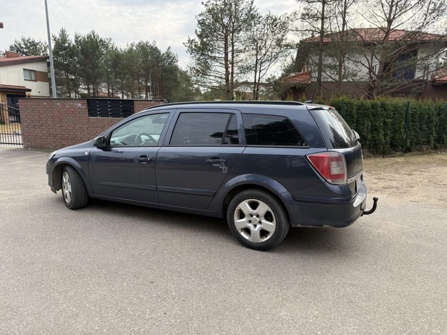 Opel Astra 2008 in Vilnius, with an engine capacity of 1.70 L and mileage of 351 thousand km for 1000 €, photo 3 on AUTOMOTO.COM.LV