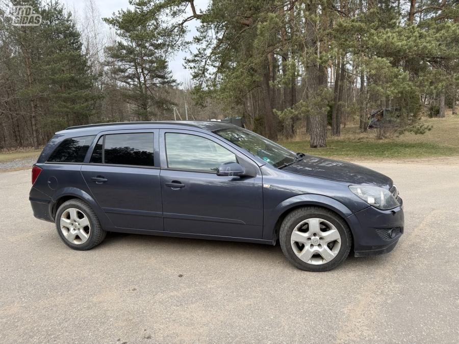Opel Astra 2008 in Vilnius, with an engine capacity of 1.70 L and mileage of 351 thousand km for 1000 €, photo 4 on AUTOMOTO.COM.LV