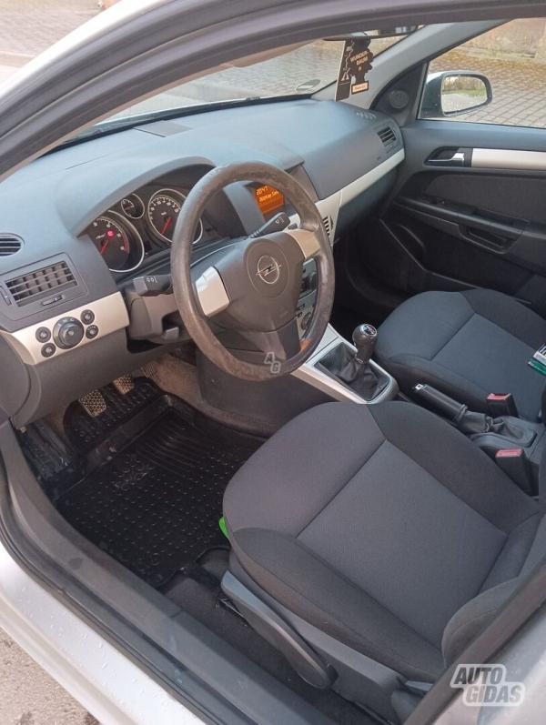 Opel Astra 2008 Viļņa, ar dzinēja tilpumu 1.70 L un nobraukumu 25 tūkst. km par 1400 €, foto 5 vietnē AUTOMOTO.COM.LV