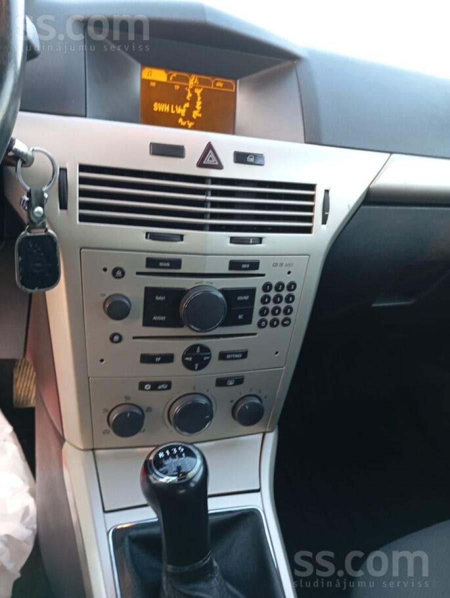 Opel Astra 2008 in Liepaja, with an engine capacity of 1.90 L and mileage of 313 thousand km for 1690 €, photo 3 on AUTOMOTO.COM.LV