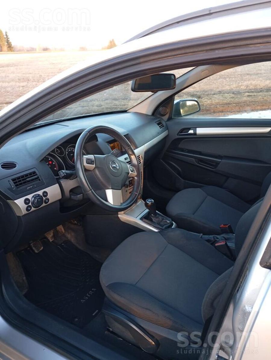 Opel Astra 2008 in Liepaja, with an engine capacity of 1.90 L and mileage of 313 thousand km for 1690 €, photo 4 on AUTOMOTO.COM.LV