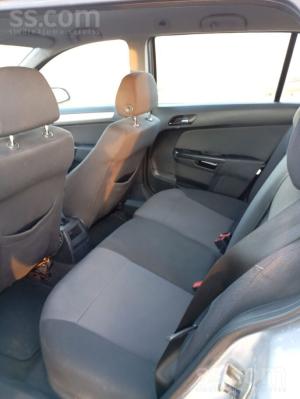 Opel Astra 2008 in Liepaja, with an engine capacity of 1.90 L and mileage of 313 thousand km for 1690 €, photo 5 on AUTOMOTO.COM.LV