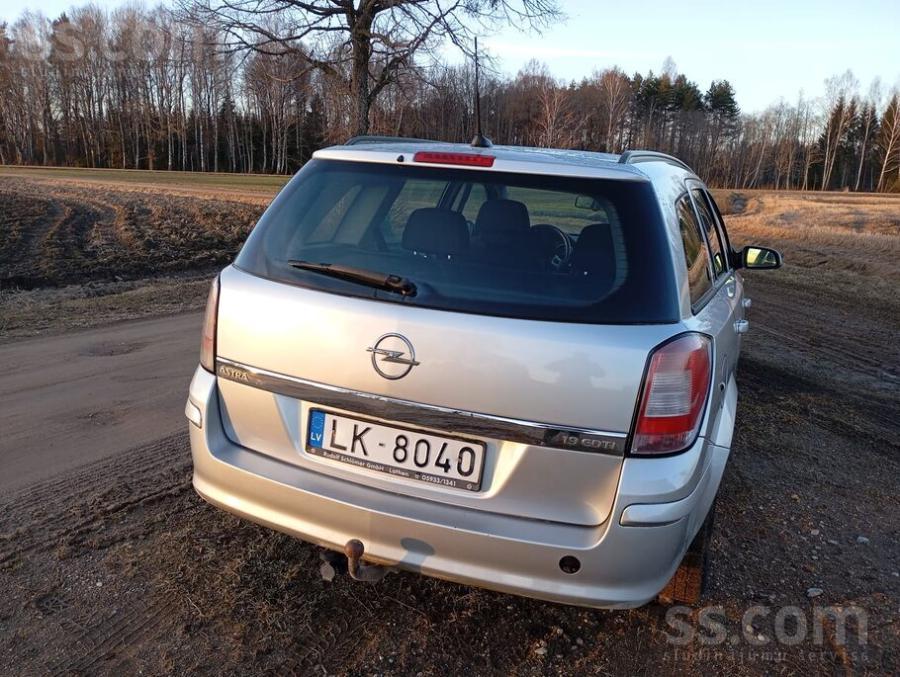 Opel Astra 2008 in Liepaja, with an engine capacity of 1.90 L and mileage of 313 thousand km for 1690 €, photo 9 on AUTOMOTO.COM.LV