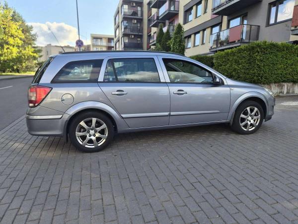 Opel Astra 2008 in Vilnius, with an engine capacity of 1.60 L and mileage of 190 thousand km for 1350 €, photo 1 on AUTOMOTO.COM.LV
